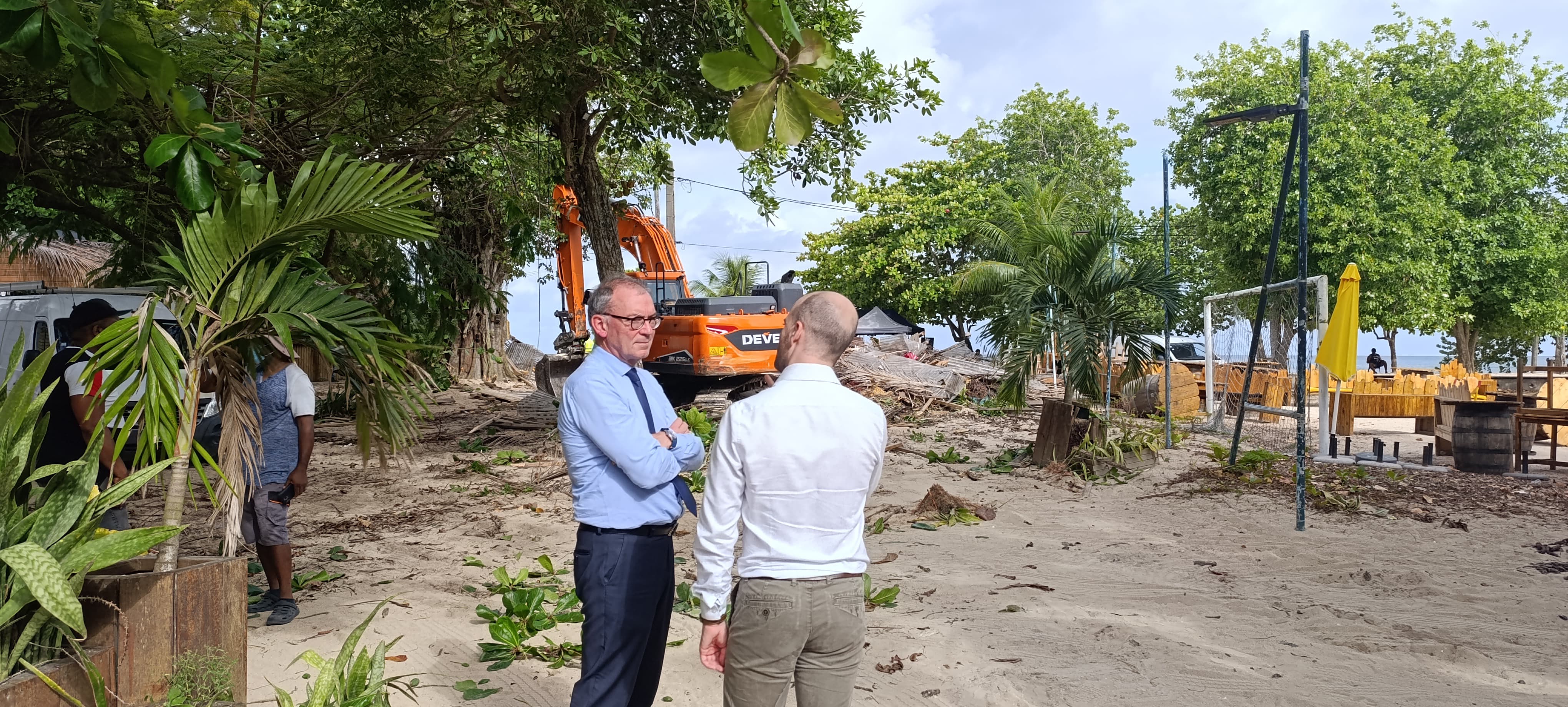 Des réactions après la démolition du Kabana Beach sur la plage du Souffleur